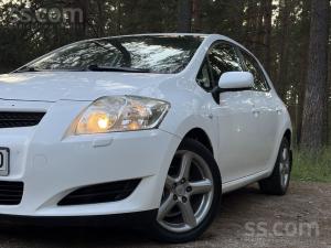 Balts Toyota Auris 2010 Daugavpils, ar dzinēja tilpumu 1.40 L un nobraukumu 0 tūkst. km par 2899 €, foto 3 vietnē AUTOMOTO.COM.LV