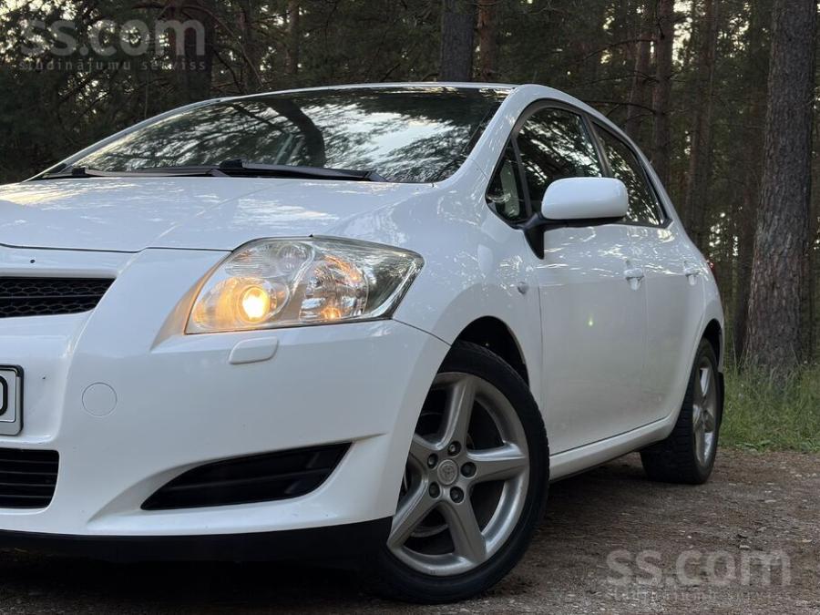 Balts Toyota Auris 2010 Daugavpils, ar dzinēja tilpumu 1.40 L un nobraukumu 0 tūkst. km par 2899 €, foto 3 vietnē AUTOMOTO.COM.LV