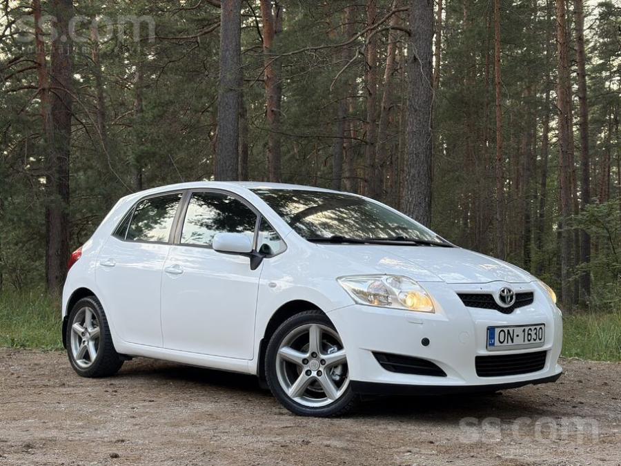 Balts Toyota Auris 2010 Daugavpils, ar dzinēja tilpumu 1.40 L un nobraukumu 0 tūkst. km par 2899 €, foto 4 vietnē AUTOMOTO.COM.LV