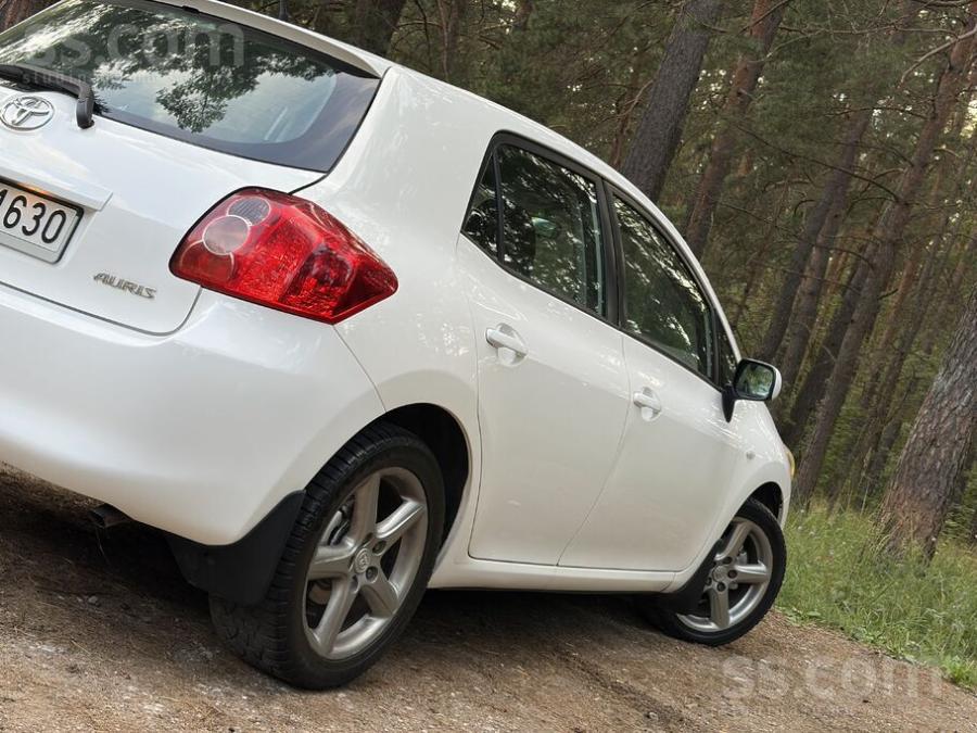 Balts Toyota Auris 2010 Daugavpils, ar dzinēja tilpumu 1.40 L un nobraukumu 0 tūkst. km par 2899 €, foto 8 vietnē AUTOMOTO.COM.LV