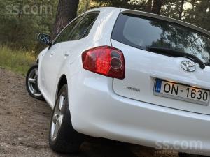 Balts Toyota Auris 2010 Daugavpils, ar dzinēja tilpumu 1.40 L un nobraukumu 0 tūkst. km par 2899 €, foto 10 vietnē AUTOMOTO.COM.LV
