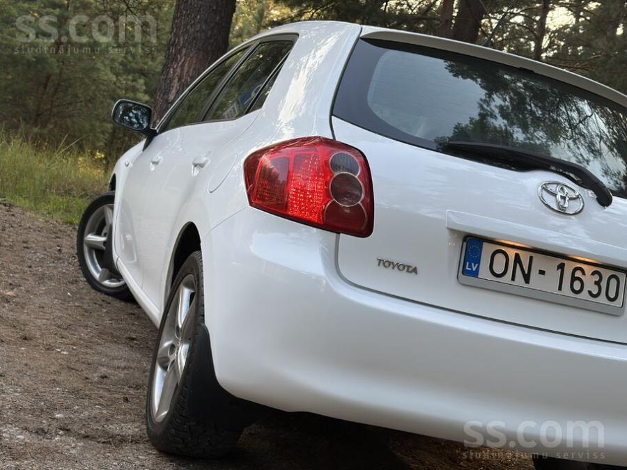Balts Toyota Auris 2010 Daugavpils, ar dzinēja tilpumu 1.40 L un nobraukumu 0 tūkst. km par 2899 €, foto 10 vietnē AUTOMOTO.COM.LV