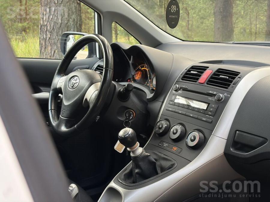 Balts Toyota Auris 2010 Daugavpils, ar dzinēja tilpumu 1.40 L un nobraukumu 0 tūkst. km par 2899 €, foto 12 vietnē AUTOMOTO.COM.LV