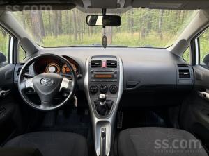 Balts Toyota Auris 2010 Daugavpils, ar dzinēja tilpumu 1.40 L un nobraukumu 0 tūkst. km par 2899 €, foto 17 vietnē AUTOMOTO.COM.LV