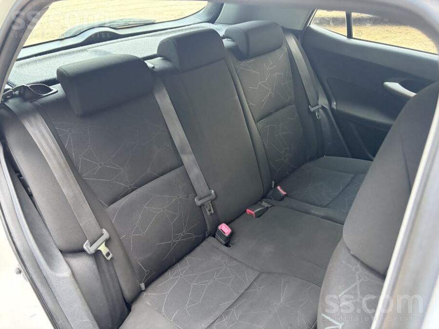 Balts Toyota Auris 2010 Daugavpils, ar dzinēja tilpumu 1.40 L un nobraukumu 0 tūkst. km par 2899 €, foto 19 vietnē AUTOMOTO.COM.LV