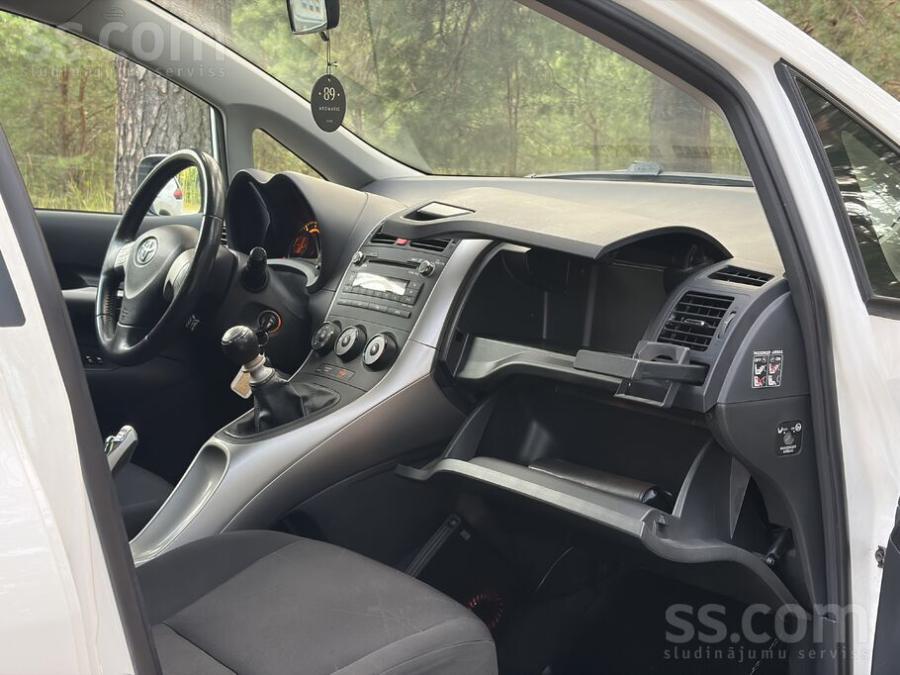Balts Toyota Auris 2010 Daugavpils, ar dzinēja tilpumu 1.40 L un nobraukumu 0 tūkst. km par 2899 €, foto 22 vietnē AUTOMOTO.COM.LV