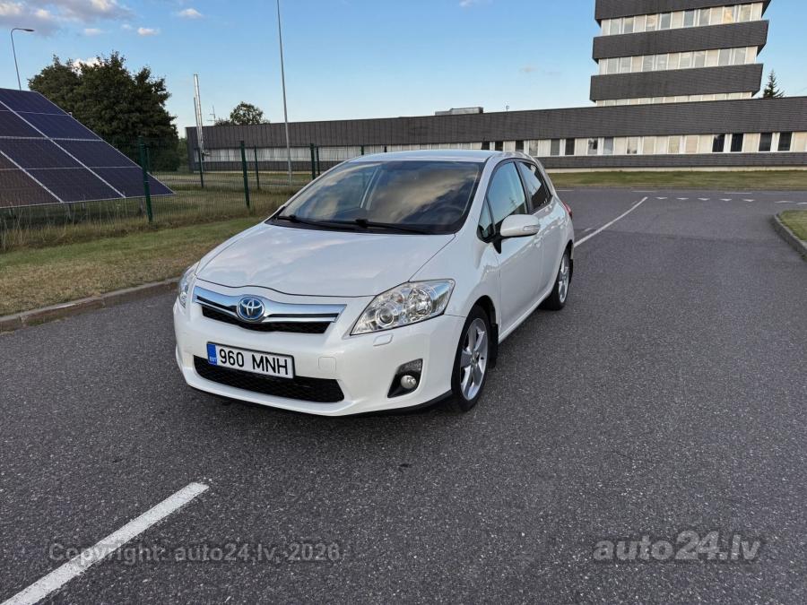 White Toyota Auris 2010 in Tallinn, with an engine capacity of 1.80 L and mileage of 156 thousand km for 6700 €, photo 3 on AUTOMOTO.COM.LV