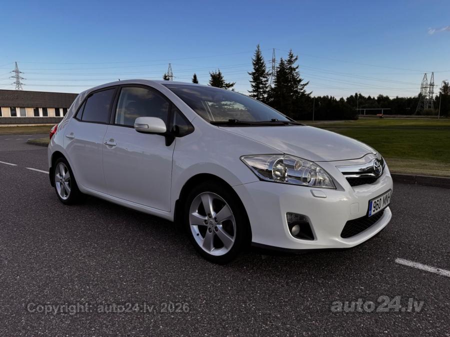 White Toyota Auris 2010 in Tallinn, with an engine capacity of 1.80 L and mileage of 156 thousand km for 6700 €, photo 4 on AUTOMOTO.COM.LV