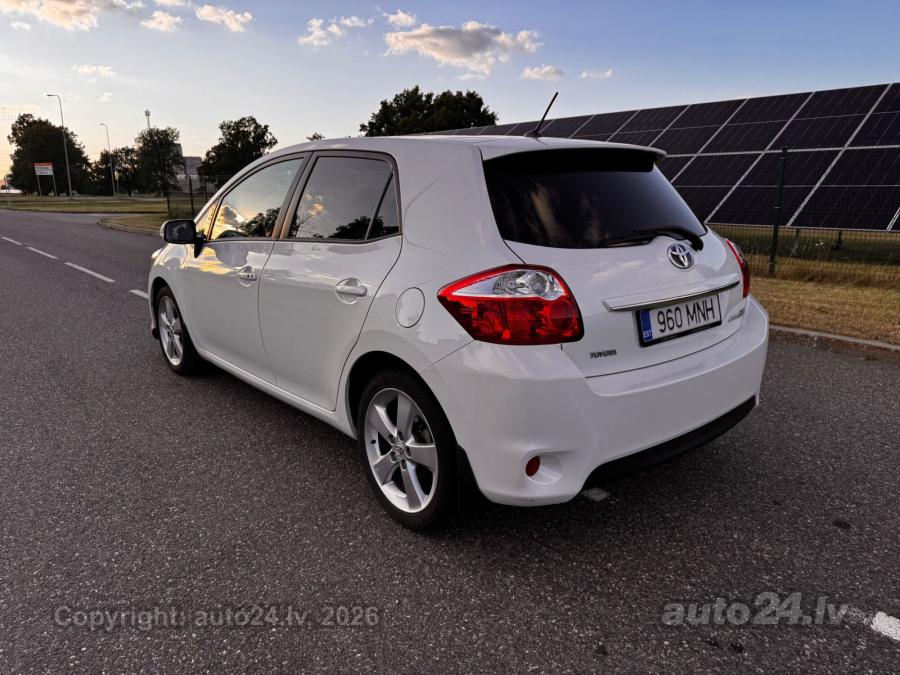 White Toyota Auris 2010 in Tallinn, with an engine capacity of 1.80 L and mileage of 156 thousand km for 6700 €, photo 5 on AUTOMOTO.COM.LV
