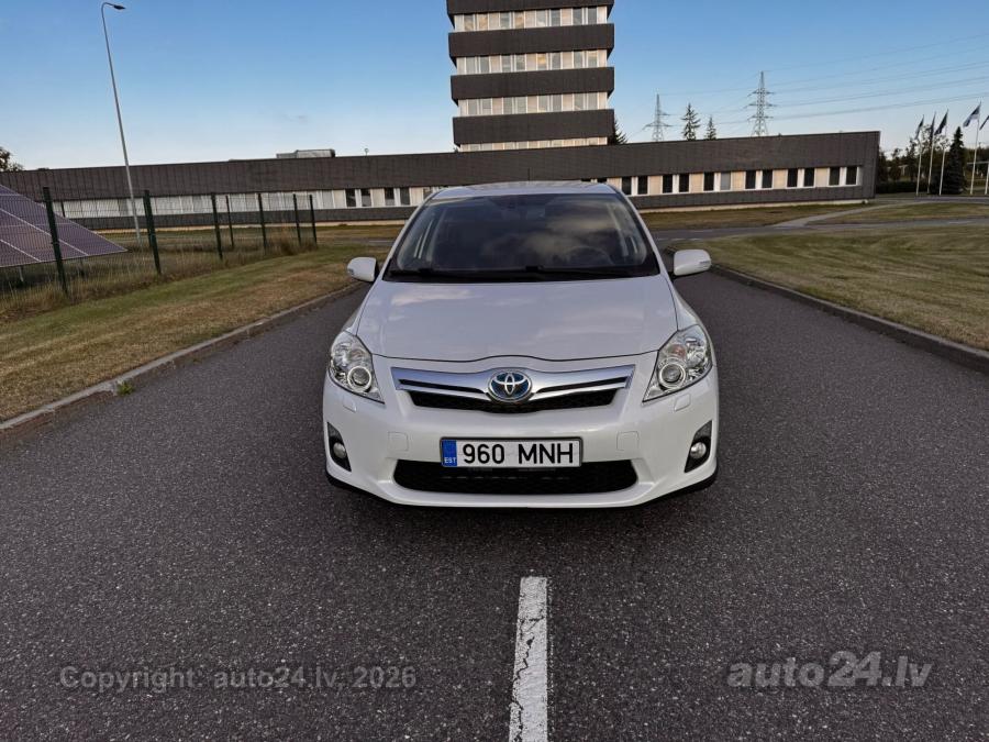 White Toyota Auris 2010 in Tallinn, with an engine capacity of 1.80 L and mileage of 156 thousand km for 6700 €, photo 7 on AUTOMOTO.COM.LV