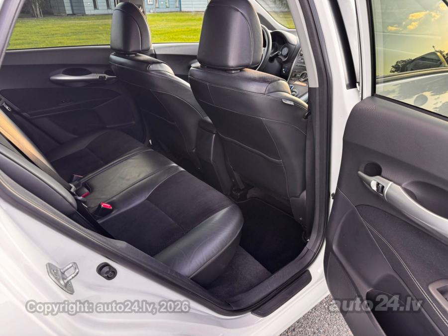 White Toyota Auris 2010 in Tallinn, with an engine capacity of 1.80 L and mileage of 156 thousand km for 6700 €, photo 12 on AUTOMOTO.COM.LV