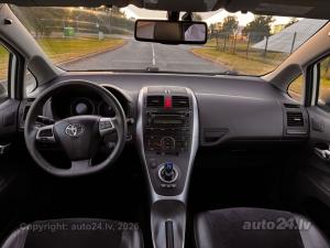 White Toyota Auris 2010 in Tallinn, with an engine capacity of 1.80 L and mileage of 156 thousand km for 6700 €, photo 13 on AUTOMOTO.COM.LV