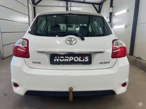 White Toyota Auris 2010 in Vilnius, with an engine capacity of 1.36 L and mileage of 186 thousand km for 3630 €, photo 5 on AUTOMOTO.COM.LV