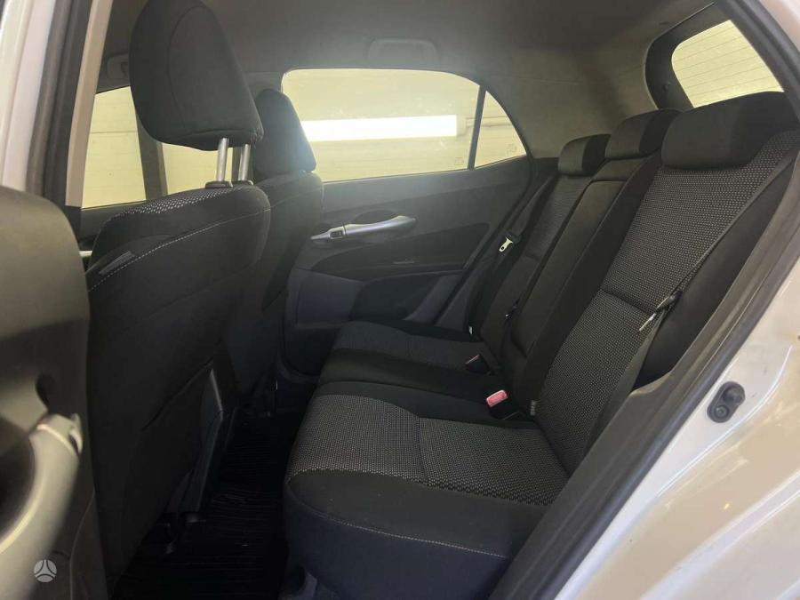 White Toyota Auris 2010 in Vilnius, with an engine capacity of 1.36 L and mileage of 186 thousand km for 3630 €, photo 15 on AUTOMOTO.COM.LV