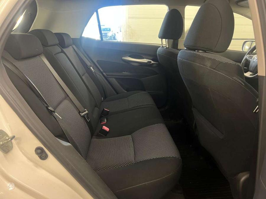 White Toyota Auris 2010 in Vilnius, with an engine capacity of 1.36 L and mileage of 186 thousand km for 3630 €, photo 17 on AUTOMOTO.COM.LV