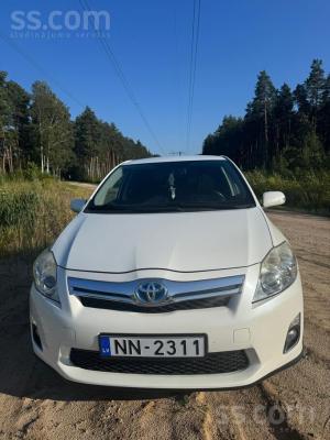 Balts Toyota Auris 2010 Rīga, ar dzinēja tilpumu 1.80 L un nobraukumu 160 tūkst. km par 7150 €, foto  vietnē AUTOMOTO.COM.LV