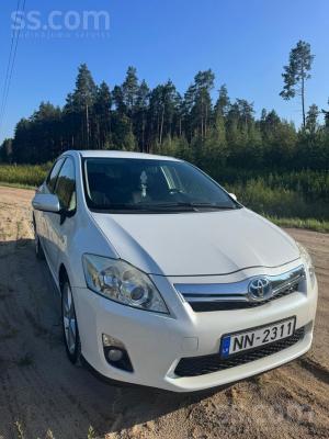 Balts Toyota Auris 2010 Rīga, ar dzinēja tilpumu 1.80 L un nobraukumu 160 tūkst. km par 7150 €, foto 3 vietnē AUTOMOTO.COM.LV