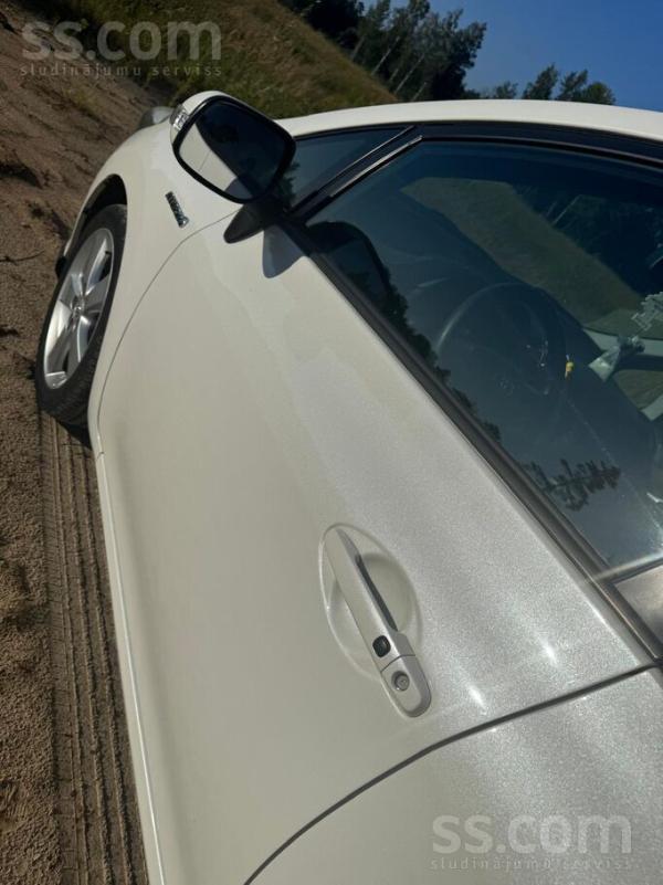 White Toyota Auris 2010 in Riga, with an engine capacity of 1.80 L and mileage of 160 thousand km for 7150 €, photo 5 on AUTOMOTO.COM.LV