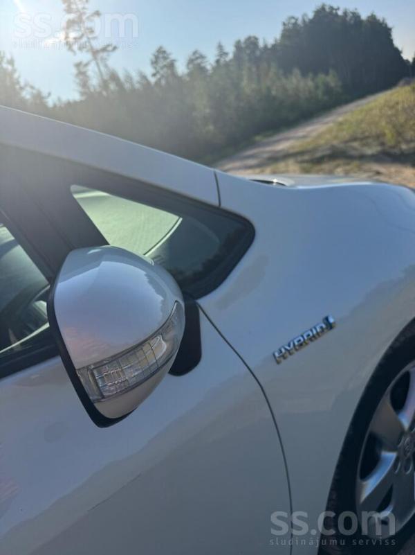 White Toyota Auris 2010 in Riga, with an engine capacity of 1.80 L and mileage of 160 thousand km for 7150 €, photo 7 on AUTOMOTO.COM.LV