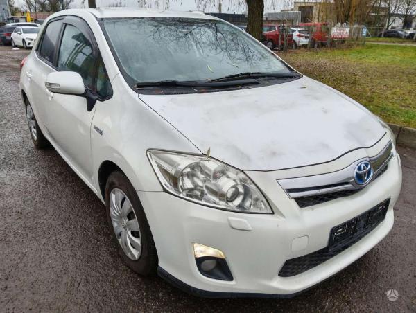 Balts Toyota Auris 2011 Marijampole, ar dzinēja tilpumu 1.80 L un nobraukumu 327 tūkst. km par 4850 €, foto 11 vietnē AUTOMOTO.COM.LV