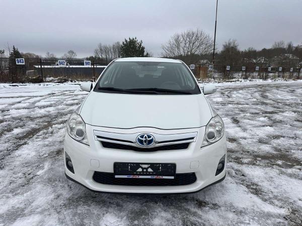 White Toyota Auris 2011 in Alytus, with an engine capacity of 1.80 L and mileage of 263 thousand km for 6050 €, photo 2 on AUTOMOTO.COM.LV