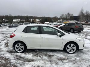 White Toyota Auris 2011 in Alytus, with an engine capacity of 1.80 L and mileage of 263 thousand km for 6050 €, photo 4 on AUTOMOTO.COM.LV