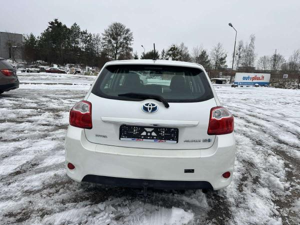White Toyota Auris 2011 in Alytus, with an engine capacity of 1.80 L and mileage of 263 thousand km for 6050 €, photo 6 on AUTOMOTO.COM.LV