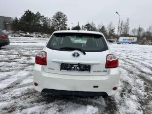 White Toyota Auris 2011 in Alytus, with an engine capacity of 1.80 L and mileage of 263 thousand km for 6050 €, photo 6 on AUTOMOTO.COM.LV