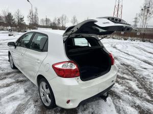 White Toyota Auris 2011 in Alytus, with an engine capacity of 1.80 L and mileage of 263 thousand km for 6050 €, photo 16 on AUTOMOTO.COM.LV