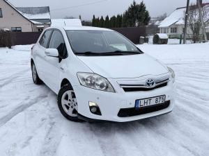 White Toyota Auris 2011 in Vilnius, with an engine capacity of 1.80 L and mileage of 128 thousand km for 5400 €, photo  on AUTOMOTO.COM.LV
