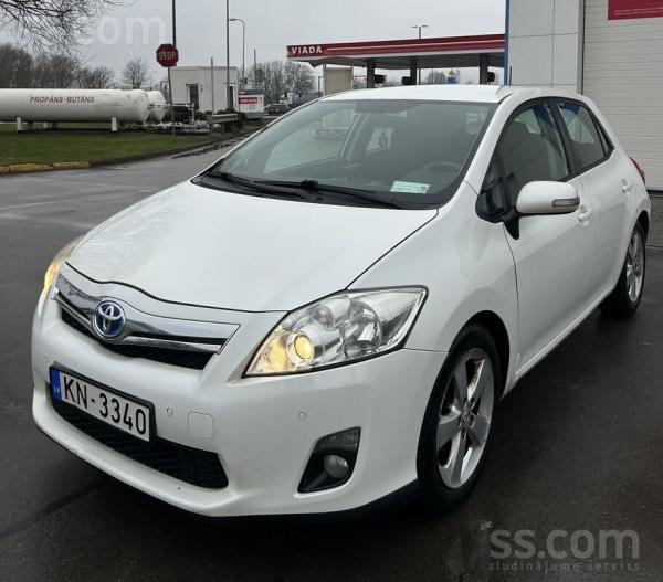 Balts Toyota Auris 2011 Rīga, ar dzinēja tilpumu 1.80 L un nobraukumu 232 tūkst. km par 3100 €, foto 1 vietnē AUTOMOTO.COM.LV