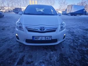 White Toyota Auris 2011 in Vilnius, with an engine capacity of 1.80 L and mileage of 220 thousand km for 5800 €, photo  on AUTOMOTO.COM.LV