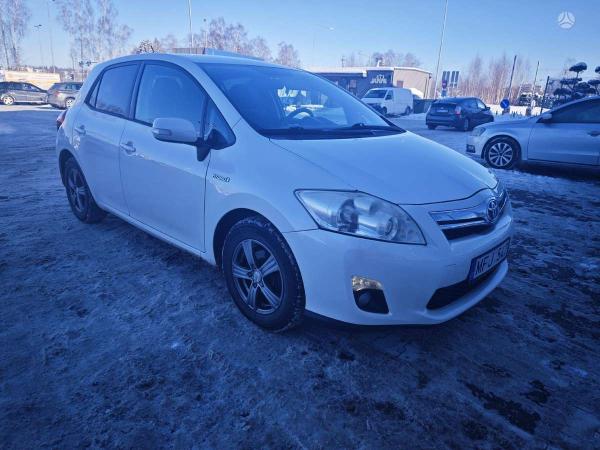 White Toyota Auris 2011 in Vilnius, with an engine capacity of 1.80 L and mileage of 220 thousand km for 5800 €, photo 8 on AUTOMOTO.COM.LV