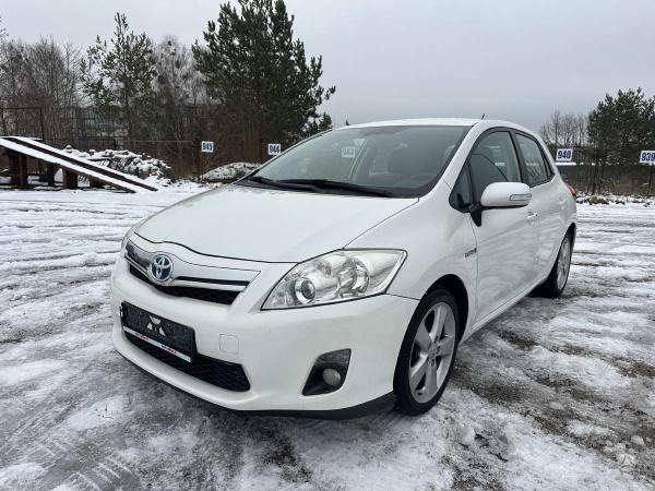 Balts Toyota Auris 2011 Alīta, ar dzinēja tilpumu 1.80 L un nobraukumu 263 tūkst. km par 5950 €, foto 2 vietnē AUTOMOTO.COM.LV
