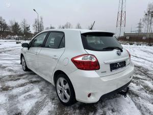White Toyota Auris 2011 in Alytus, with an engine capacity of 1.80 L and mileage of 263 thousand km for 5950 €, photo 7 on AUTOMOTO.COM.LV