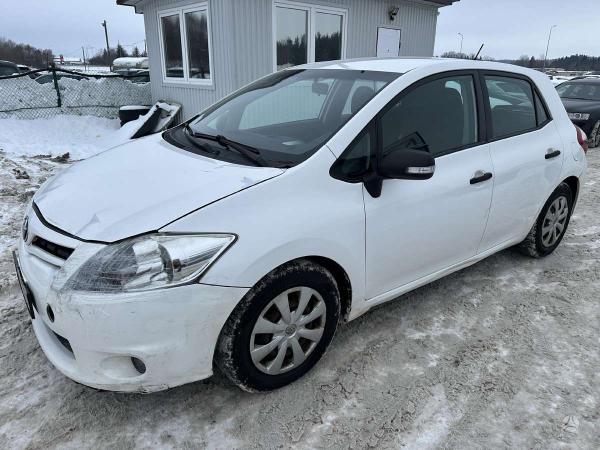 Balts Toyota Auris 2011 Utena, ar dzinēja tilpumu 1.36 L un nobraukumu 334 tūkst. km par 1650 €, foto 1 vietnē AUTOMOTO.COM.LV