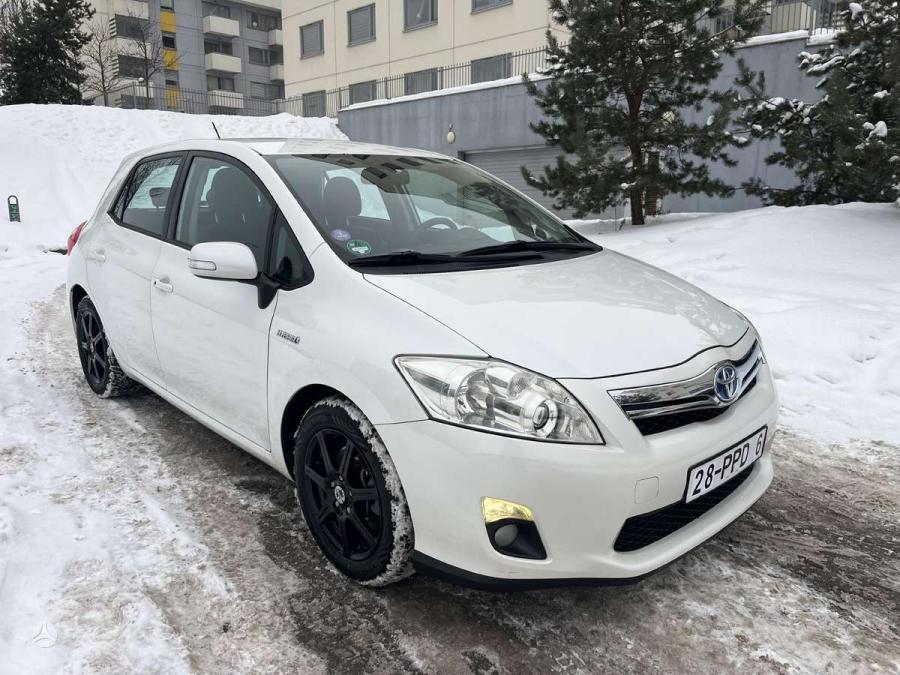 Balts Toyota Auris 2011 Viļņa, ar dzinēja tilpumu 1.80 L un nobraukumu 241 tūkst. km par 6950 €, foto 3 vietnē AUTOMOTO.COM.LV