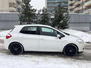 Balts Toyota Auris 2011 Viļņa, ar dzinēja tilpumu 1.80 L un nobraukumu 241 tūkst. km par 6950 €, foto 4 vietnē AUTOMOTO.COM.LV