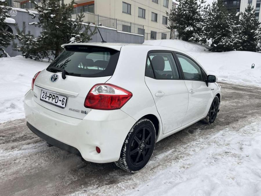 Balts Toyota Auris 2011 Viļņa, ar dzinēja tilpumu 1.80 L un nobraukumu 241 tūkst. km par 6950 €, foto 5 vietnē AUTOMOTO.COM.LV