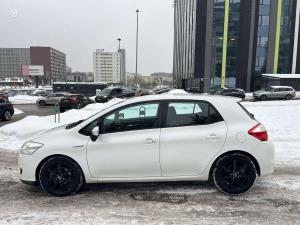 Balts Toyota Auris 2011 Viļņa, ar dzinēja tilpumu 1.80 L un nobraukumu 241 tūkst. km par 6950 €, foto 8 vietnē AUTOMOTO.COM.LV