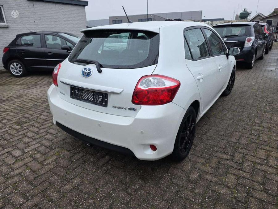 Balts Toyota Auris 2011 Viļņa, ar dzinēja tilpumu 1.80 L un nobraukumu 241 tūkst. km par 6950 €, foto 38 vietnē AUTOMOTO.COM.LV