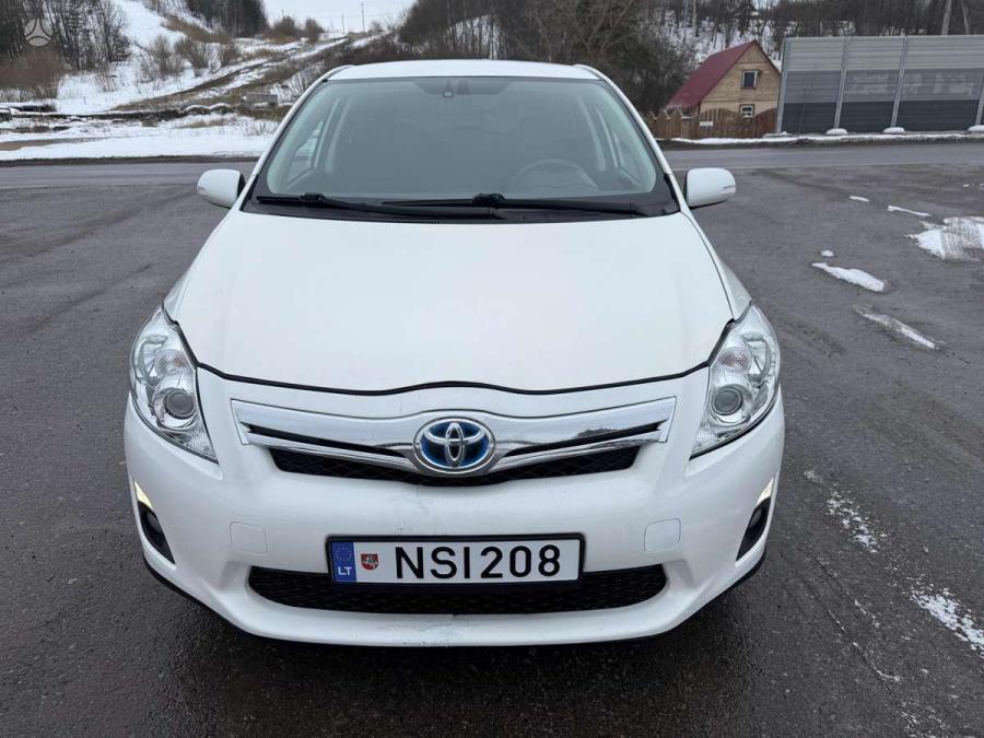 Balts Toyota Auris 2011 Viļņa, ar dzinēja tilpumu 1.80 L un nobraukumu 372 tūkst. km par 3500 €, foto 2 vietnē AUTOMOTO.COM.LV