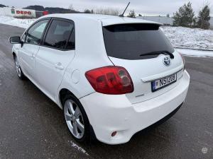 Balts Toyota Auris 2011 Viļņa, ar dzinēja tilpumu 1.80 L un nobraukumu 372 tūkst. km par 3500 €, foto 5 vietnē AUTOMOTO.COM.LV