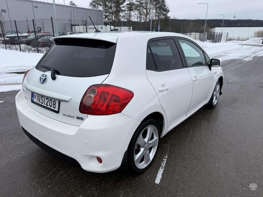 Balts Toyota Auris 2011 Viļņa, ar dzinēja tilpumu 1.80 L un nobraukumu 372 tūkst. km par 3500 €, foto 6 vietnē AUTOMOTO.COM.LV