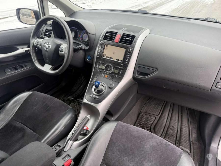 Balts Toyota Auris 2011 Viļņa, ar dzinēja tilpumu 1.80 L un nobraukumu 372 tūkst. km par 3500 €, foto 9 vietnē AUTOMOTO.COM.LV