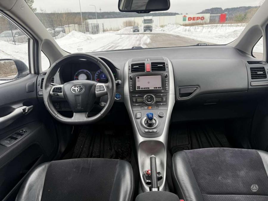 Balts Toyota Auris 2011 Viļņa, ar dzinēja tilpumu 1.80 L un nobraukumu 372 tūkst. km par 3500 €, foto 11 vietnē AUTOMOTO.COM.LV