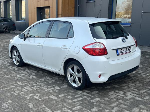 White Toyota Auris 2011 in Vilnius, with an engine capacity of 1.80 L and mileage of 249 thousand km for 5300 €, photo 3 on AUTOMOTO.COM.LV