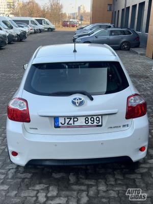 White Toyota Auris 2011 in Vilnius, with an engine capacity of 1.80 L and mileage of 249 thousand km for 5300 €, photo 4 on AUTOMOTO.COM.LV