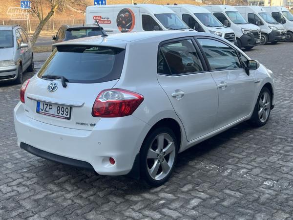 White Toyota Auris 2011 in Vilnius, with an engine capacity of 1.80 L and mileage of 249 thousand km for 5300 €, photo 5 on AUTOMOTO.COM.LV