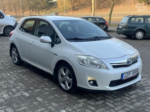 White Toyota Auris 2011 in Vilnius, with an engine capacity of 1.80 L and mileage of 249 thousand km for 5300 €, photo 6 on AUTOMOTO.COM.LV